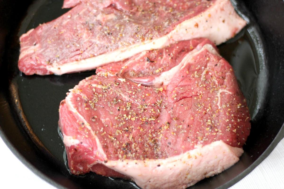 Easy Pan Seared Sirloin Steak - Budget Savvy Diva