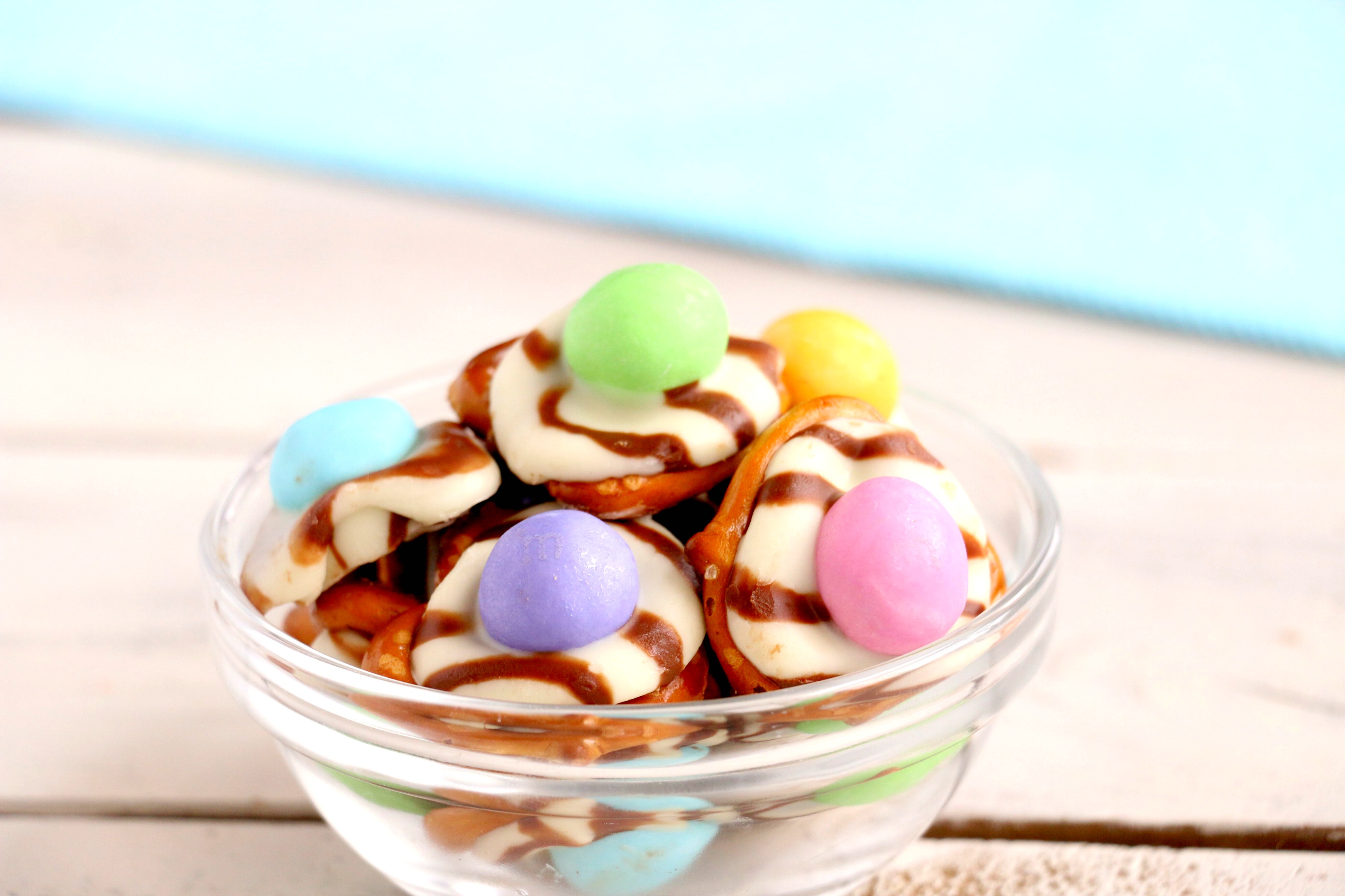 Sweet Spring Pretzel Bites - Budget Savvy Diva