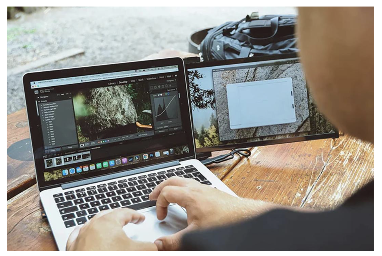 Why a Portable Monitor Makes the Perfect Christmas Gift - Budget Savvy Diva